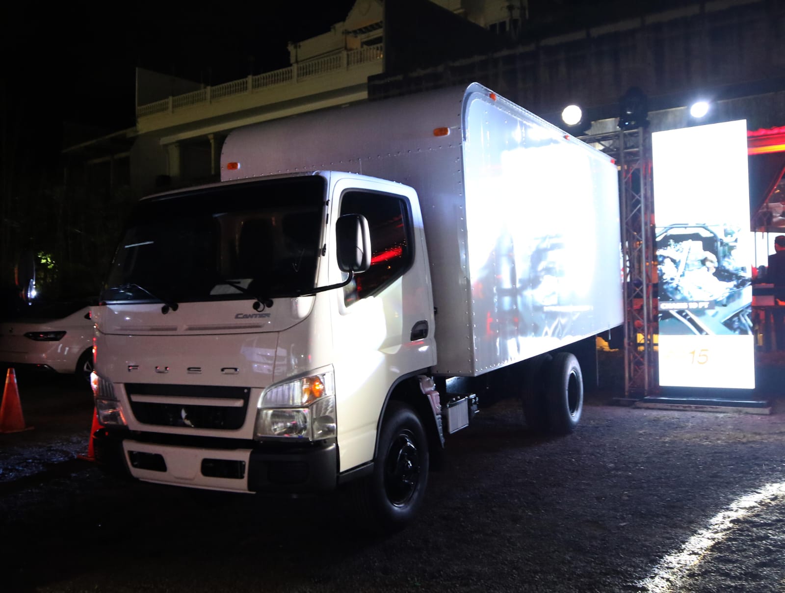 15 años de la distribución de la marca FUSO en el país celebra EXCEL ...