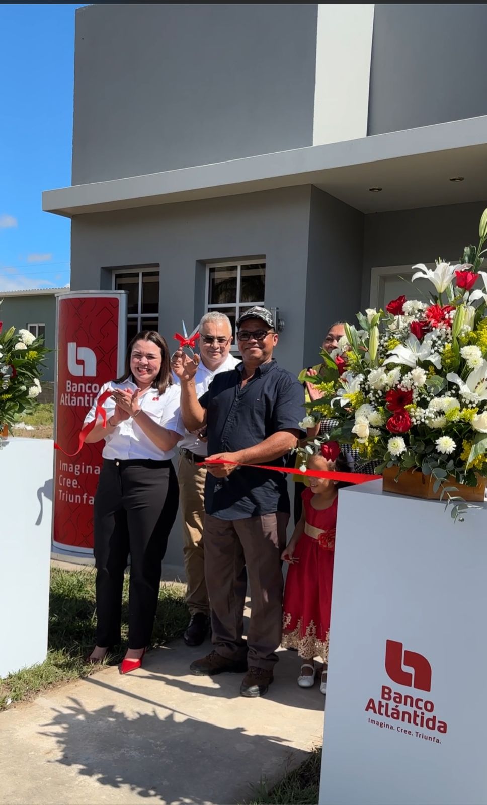 Banco Atlántida entrega la última vivienda de la "Promoción de Ahorros ...