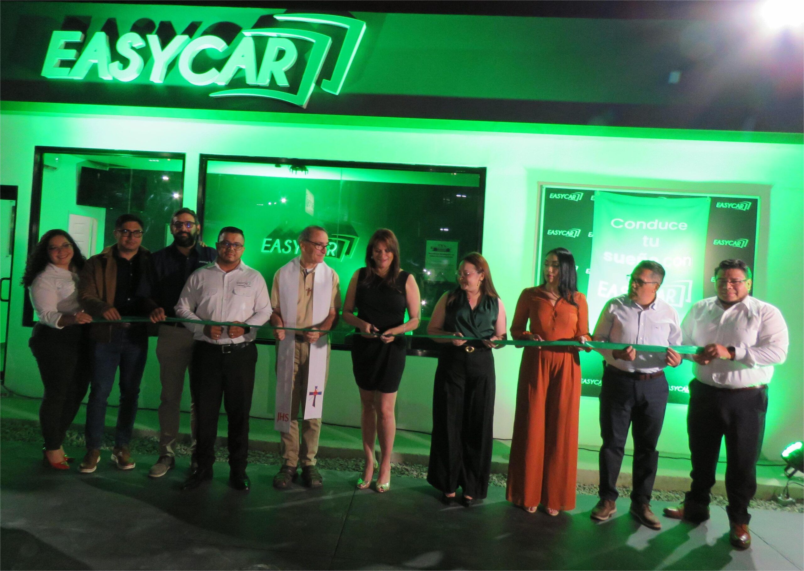 EASYCAR abre primer concesionario de autos usados con innovadora ...